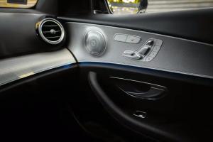 Black Mercedes-Benz E 350 2016 in Jelgava, with an engine capacity of 2.00 L and mileage of 246 thousand km for 21900 €, photo 21 on AUTOMOTO.COM.LV