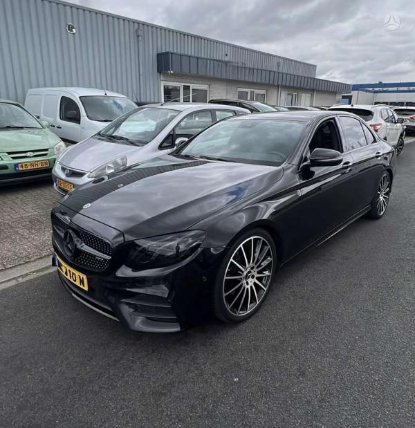 Melns Mercedes-Benz E 350 2016 Kauņa, ar dzinēja tilpumu 2.00 L un nobraukumu 307 tūkst. km par 14700 €, foto 1 vietnē AUTOMOTO.COM.LV