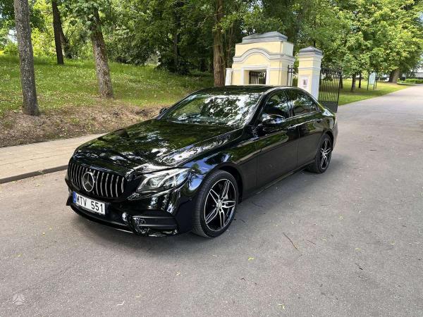 Black Mercedes-Benz E 350 2016 in Kedainiai, with an engine capacity of 2.99 L and mileage of 133 thousand km for 24199 €, photo 3 on AUTOMOTO.COM.LV