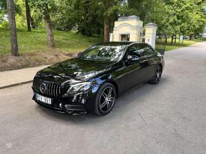 Black Mercedes-Benz E 350 2016 in Kedainiai, with an engine capacity of 2.99 L and mileage of 133 thousand km for 24199 €, photo 4 on AUTOMOTO.COM.LV