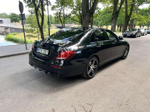 Black Mercedes-Benz E 350 2016 in Kedainiai, with an engine capacity of 2.99 L and mileage of 133 thousand km for 24199 €, photo 5 on AUTOMOTO.COM.LV