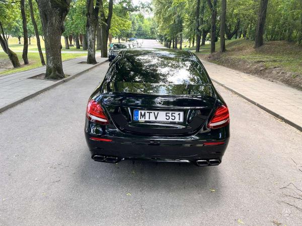 Black Mercedes-Benz E 350 2016 in Kedainiai, with an engine capacity of 2.99 L and mileage of 133 thousand km for 24199 €, photo 6 on AUTOMOTO.COM.LV