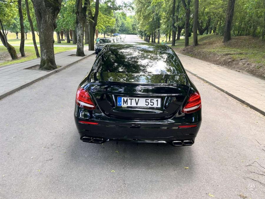Black Mercedes-Benz E 350 2016 in Kedainiai, with an engine capacity of 2.99 L and mileage of 133 thousand km for 24199 €, photo 7 on AUTOMOTO.COM.LV