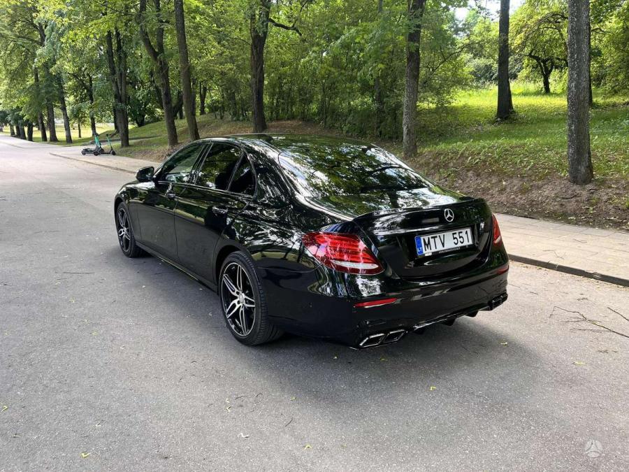 Black Mercedes-Benz E 350 2016 in Kedainiai, with an engine capacity of 2.99 L and mileage of 133 thousand km for 24199 €, photo 8 on AUTOMOTO.COM.LV