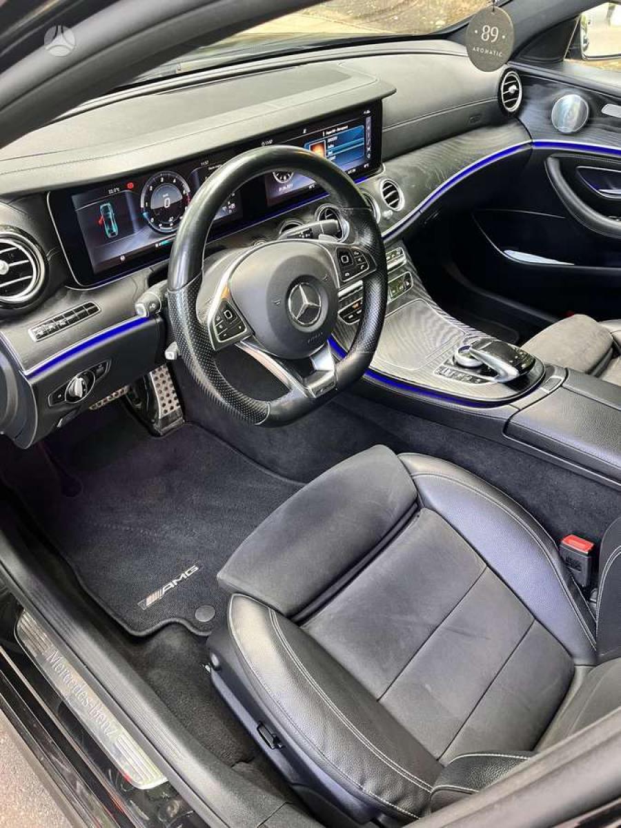 Black Mercedes-Benz E 350 2016 in Kedainiai, with an engine capacity of 2.99 L and mileage of 133 thousand km for 24199 €, photo 9 on AUTOMOTO.COM.LV