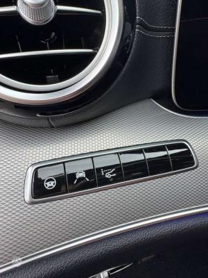 Black Mercedes-Benz E 350 2016 in Alytus, with an engine capacity of 2.99 L and mileage of 197 thousand km for 21000 €, photo 11 on AUTOMOTO.COM.LV
