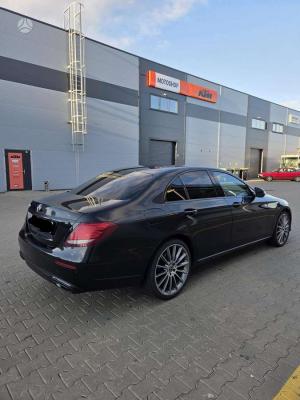 Black Mercedes-Benz E 350 2016 in Vilnius, with an engine capacity of 2.99 L and mileage of 200 thousand km for 17500 €, photo 4 on AUTOMOTO.COM.LV