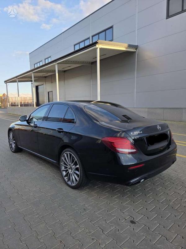 Black Mercedes-Benz E 350 2016 in Vilnius, with an engine capacity of 2.99 L and mileage of 200 thousand km for 17500 €, photo 5 on AUTOMOTO.COM.LV