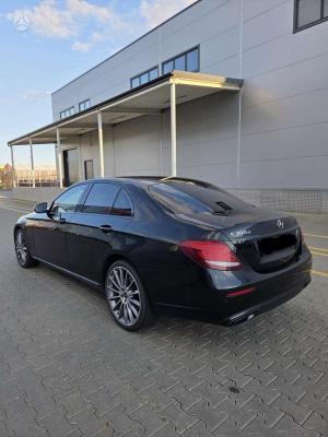 Black Mercedes-Benz E 350 2016 in Vilnius, with an engine capacity of 2.99 L and mileage of 200 thousand km for 17500 €, photo 5 on AUTOMOTO.COM.LV