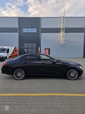 Black Mercedes-Benz E 350 2016 in Vilnius, with an engine capacity of 2.99 L and mileage of 200 thousand km for 17500 €, photo 6 on AUTOMOTO.COM.LV