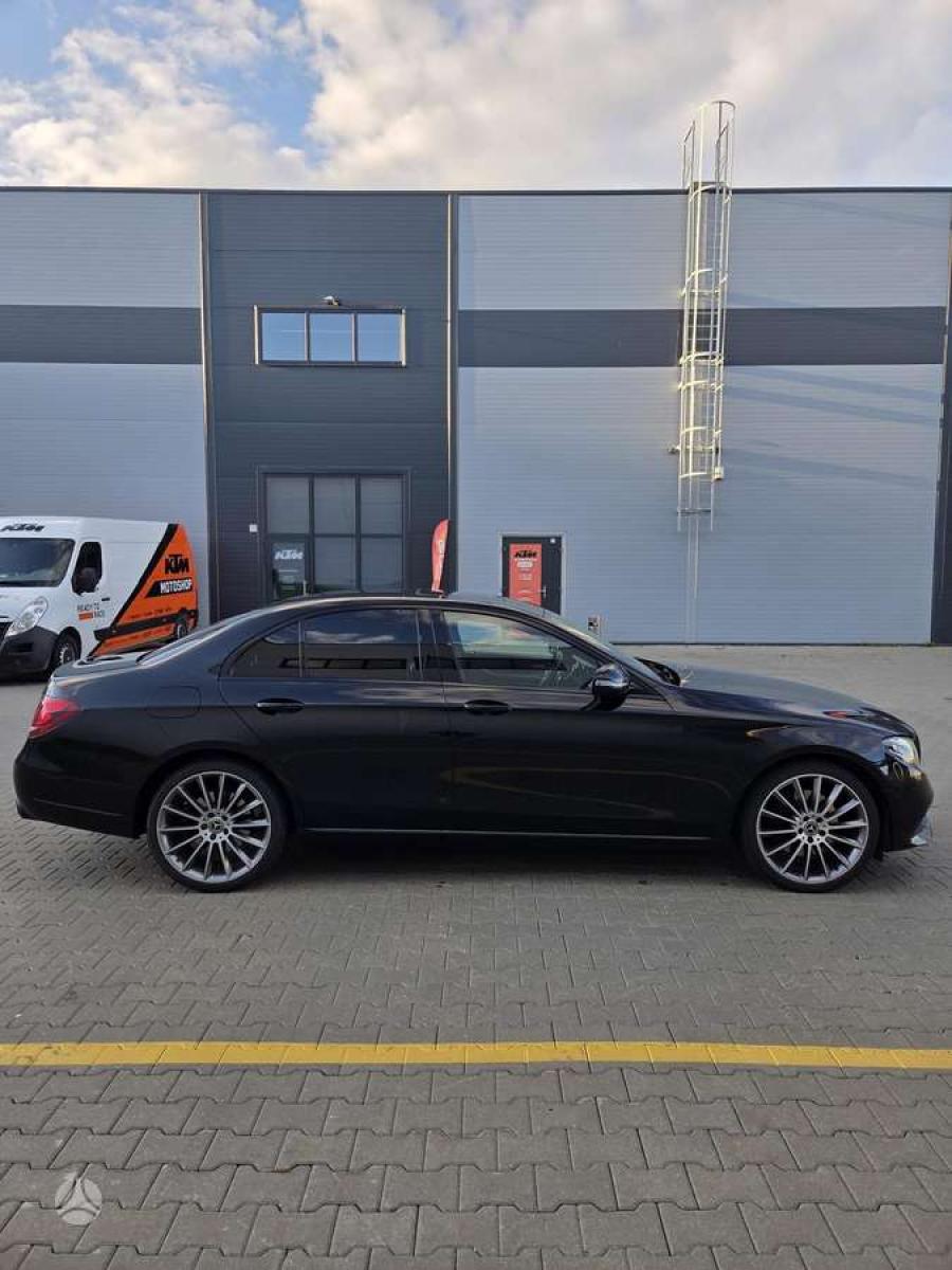Black Mercedes-Benz E 350 2016 in Vilnius, with an engine capacity of 2.99 L and mileage of 200 thousand km for 17500 €, photo 6 on AUTOMOTO.COM.LV