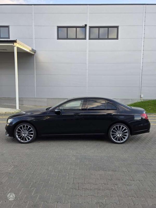 Black Mercedes-Benz E 350 2016 in Vilnius, with an engine capacity of 2.99 L and mileage of 200 thousand km for 17500 €, photo 7 on AUTOMOTO.COM.LV