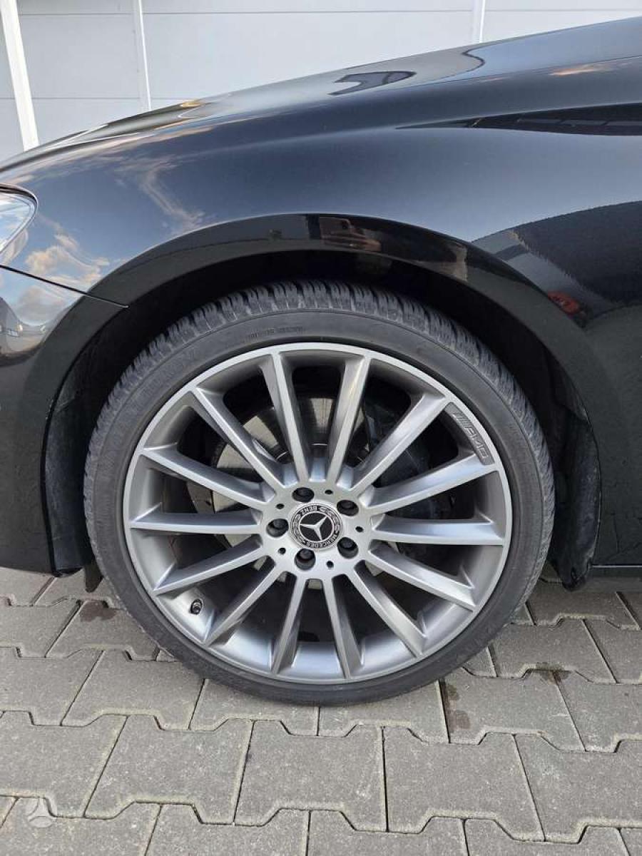 Black Mercedes-Benz E 350 2016 in Vilnius, with an engine capacity of 2.99 L and mileage of 200 thousand km for 17500 €, photo 8 on AUTOMOTO.COM.LV