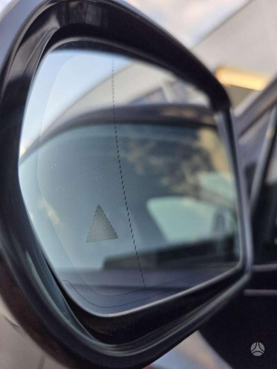 Black Mercedes-Benz E 350 2016 in Vilnius, with an engine capacity of 2.99 L and mileage of 200 thousand km for 17500 €, photo 11 on AUTOMOTO.COM.LV