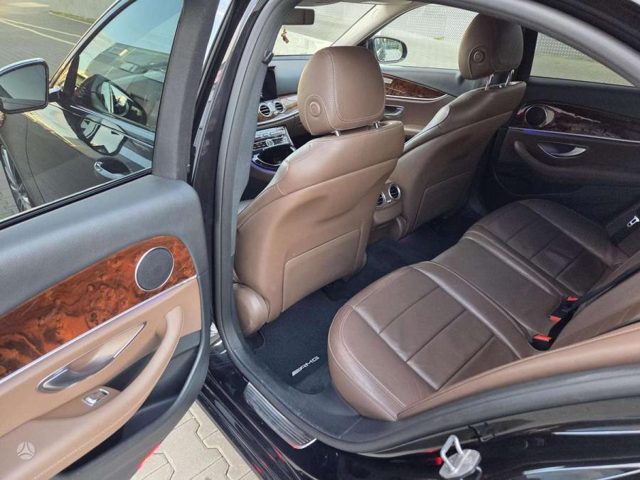 Black Mercedes-Benz E 350 2016 in Vilnius, with an engine capacity of 2.99 L and mileage of 200 thousand km for 17500 €, photo 14 on AUTOMOTO.COM.LV