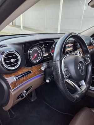 Black Mercedes-Benz E 350 2016 in Vilnius, with an engine capacity of 2.99 L and mileage of 200 thousand km for 17500 €, photo 18 on AUTOMOTO.COM.LV
