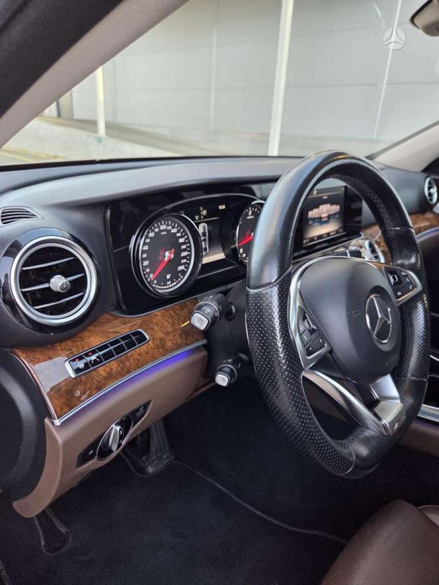 Black Mercedes-Benz E 350 2016 in Vilnius, with an engine capacity of 2.99 L and mileage of 200 thousand km for 17500 €, photo 18 on AUTOMOTO.COM.LV
