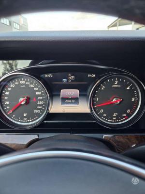 Black Mercedes-Benz E 350 2016 in Vilnius, with an engine capacity of 2.99 L and mileage of 200 thousand km for 17500 €, photo 19 on AUTOMOTO.COM.LV