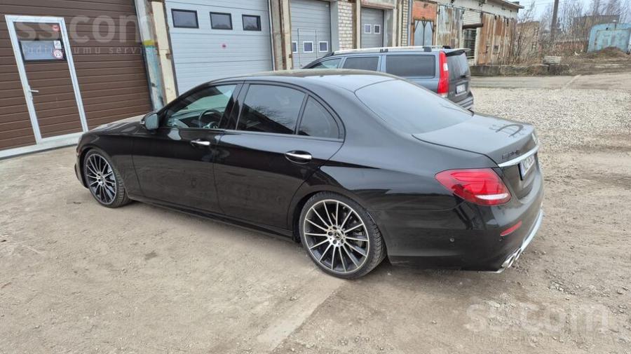 Black Mercedes-Benz E 350 2016 in Daugavpils, with an engine capacity of 3.00 L and mileage of 101 thousand km for 25000 €, photo 3 on AUTOMOTO.COM.LV