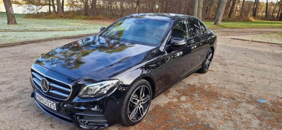 Black Mercedes-Benz E 350 2017 in Vilnius, with an engine capacity of 2.99 L and mileage of 269 thousand km for 24600 €, photo 2 on AUTOMOTO.COM.LV
