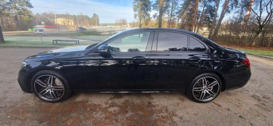 Black Mercedes-Benz E 350 2017 in Vilnius, with an engine capacity of 2.99 L and mileage of 269 thousand km for 24600 €, photo 3 on AUTOMOTO.COM.LV