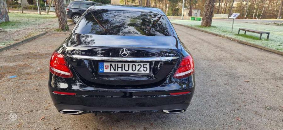 Black Mercedes-Benz E 350 2017 in Vilnius, with an engine capacity of 2.99 L and mileage of 269 thousand km for 24600 €, photo 5 on AUTOMOTO.COM.LV