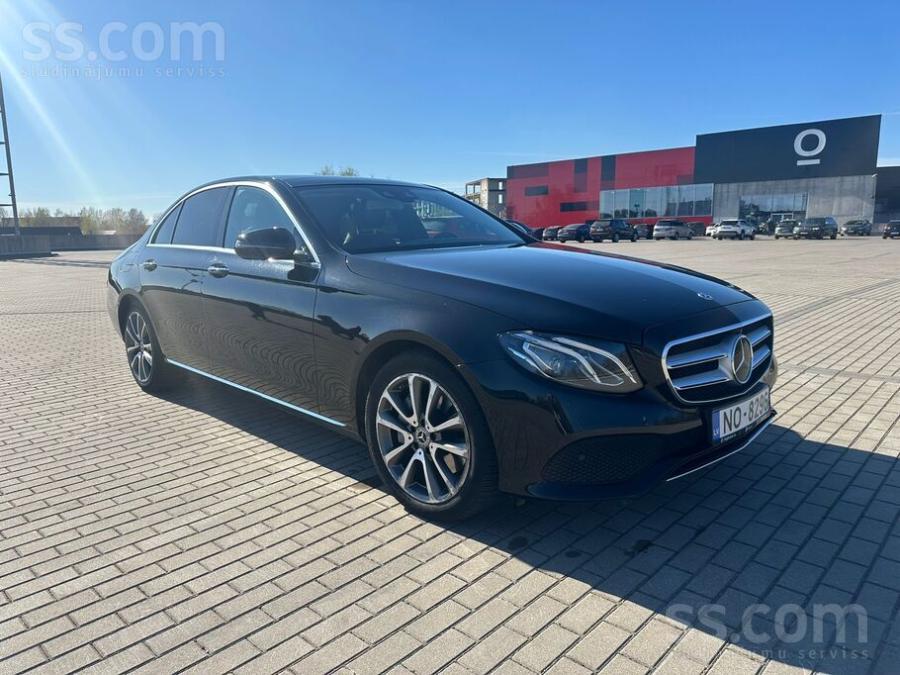 Black Mercedes-Benz E 350 2017 in Riga, with an engine capacity of 3.00 L and mileage of 240 thousand km for 22900 €, photo 4 on AUTOMOTO.COM.LV