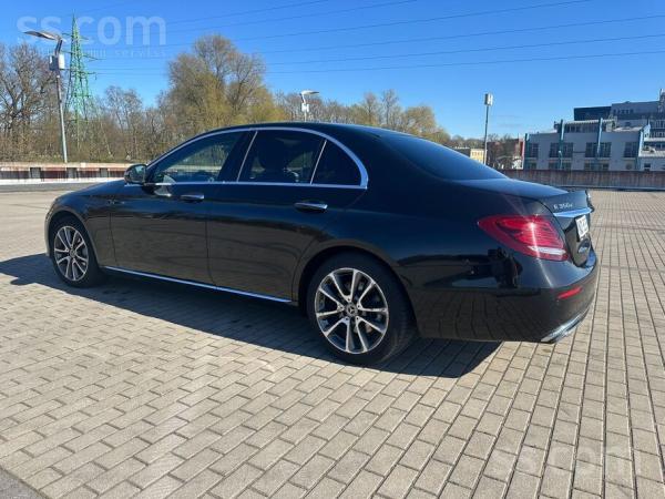 Black Mercedes-Benz E 350 2017 in Riga, with an engine capacity of 3.00 L and mileage of 240 thousand km for 22900 €, photo 4 on AUTOMOTO.COM.LV