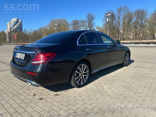 Black Mercedes-Benz E 350 2017 in Riga, with an engine capacity of 3.00 L and mileage of 240 thousand km for 22900 €, photo 5 on AUTOMOTO.COM.LV