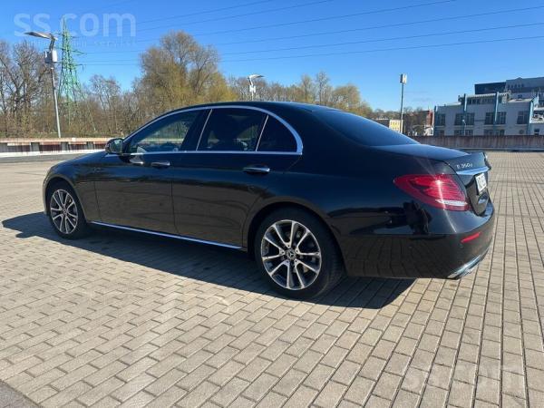 Black Mercedes-Benz E 350 2017 in Riga, with an engine capacity of 3.00 L and mileage of 240 thousand km for 22900 €, photo 6 on AUTOMOTO.COM.LV
