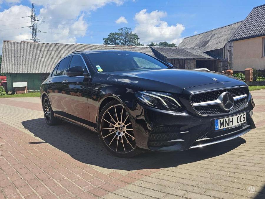 Melns Mercedes-Benz E 350 2017 Alīta, ar dzinēja tilpumu 2.99 L un nobraukumu 195 tūkst. km par 33500 €, foto 3 vietnē AUTOMOTO.COM.LV