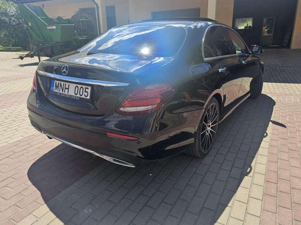 Black Mercedes-Benz E 350 2017 in Alytus, with an engine capacity of 2.99 L and mileage of 195 thousand km for 33500 €, photo 3 on AUTOMOTO.COM.LV