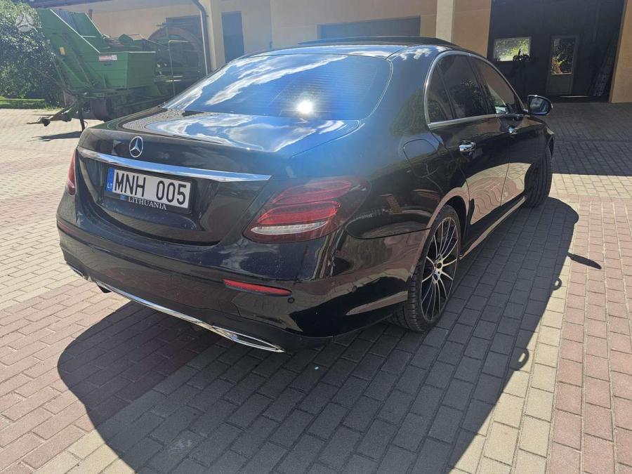 Melns Mercedes-Benz E 350 2017 Alīta, ar dzinēja tilpumu 2.99 L un nobraukumu 195 tūkst. km par 33500 €, foto 4 vietnē AUTOMOTO.COM.LV