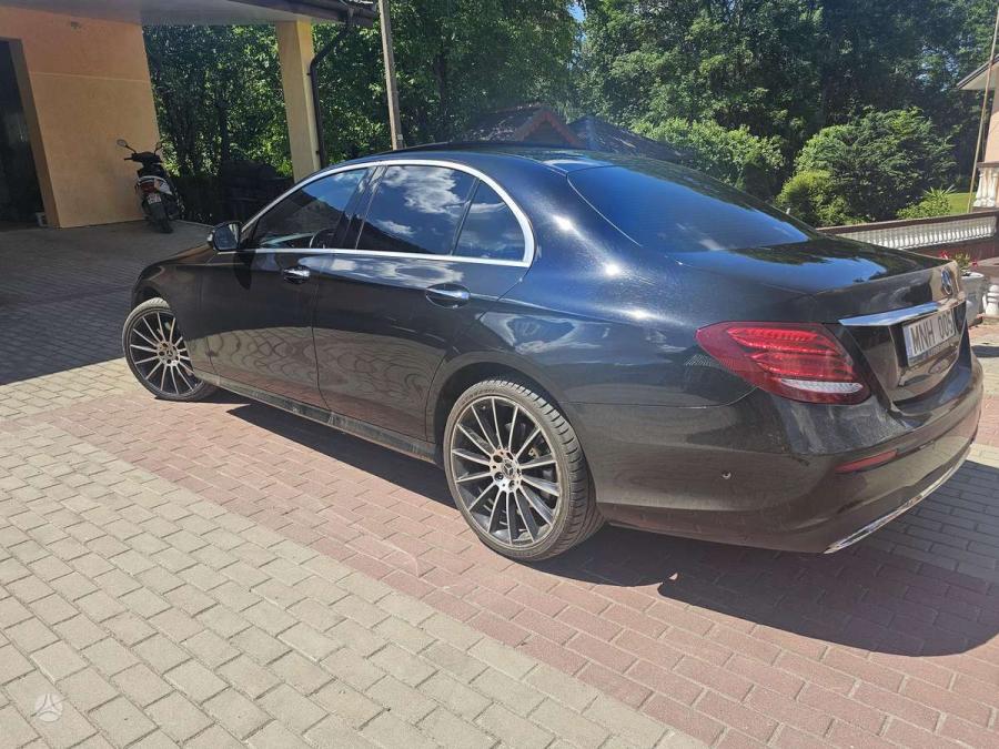 Melns Mercedes-Benz E 350 2017 Alīta, ar dzinēja tilpumu 2.99 L un nobraukumu 195 tūkst. km par 33500 €, foto 5 vietnē AUTOMOTO.COM.LV