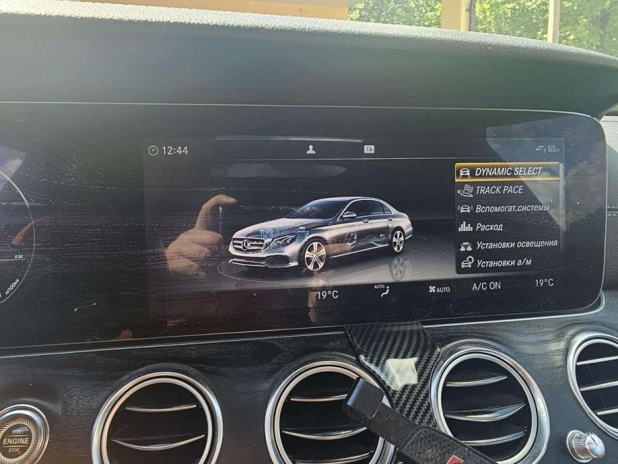 Melns Mercedes-Benz E 350 2017 Alīta, ar dzinēja tilpumu 2.99 L un nobraukumu 195 tūkst. km par 33500 €, foto 17 vietnē AUTOMOTO.COM.LV