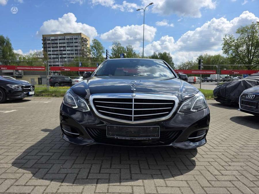 Black Mercedes-Benz E 350 2017 in Vilnius, with an engine capacity of 2.99 L and mileage of 200 thousand km for 15000 €, photo 4 on AUTOMOTO.COM.LV