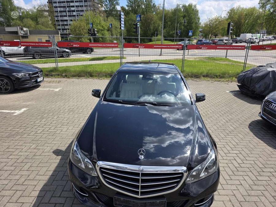 Black Mercedes-Benz E 350 2017 in Vilnius, with an engine capacity of 2.99 L and mileage of 200 thousand km for 15000 €, photo 5 on AUTOMOTO.COM.LV