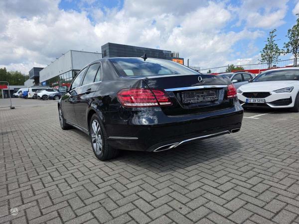 Black Mercedes-Benz E 350 2017 in Vilnius, with an engine capacity of 2.99 L and mileage of 200 thousand km for 15000 €, photo 7 on AUTOMOTO.COM.LV