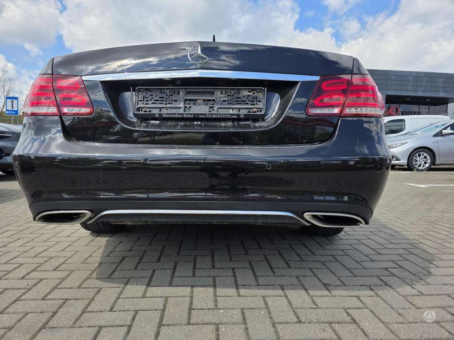 Black Mercedes-Benz E 350 2017 in Vilnius, with an engine capacity of 2.99 L and mileage of 200 thousand km for 15000 €, photo 9 on AUTOMOTO.COM.LV