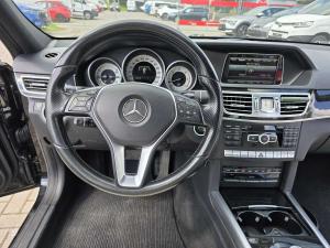 Black Mercedes-Benz E 350 2017 in Vilnius, with an engine capacity of 2.99 L and mileage of 200 thousand km for 15000 €, photo 16 on AUTOMOTO.COM.LV