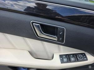 Black Mercedes-Benz E 350 2017 in Vilnius, with an engine capacity of 2.99 L and mileage of 200 thousand km for 15000 €, photo 17 on AUTOMOTO.COM.LV
