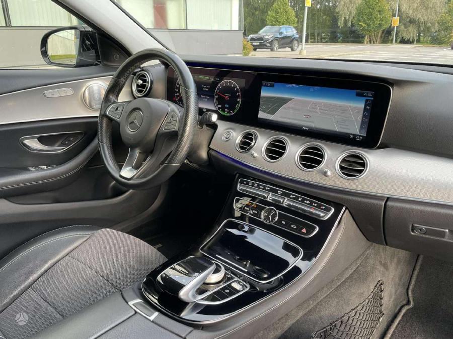 Melns Mercedes-Benz E 350 2018 Pērnava, ar dzinēja tilpumu 0.00 L un nobraukumu 146 tūkst. km par 21900 €, foto 18 vietnē AUTOMOTO.COM.LV