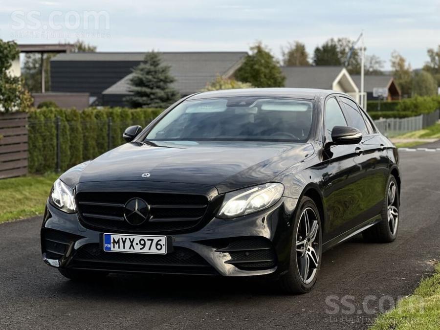 Black Mercedes-Benz E 350 2018 in Valka, with an engine capacity of 2.00 L and mileage of 169 thousand km for 18900 €, photo 3 on AUTOMOTO.COM.LV