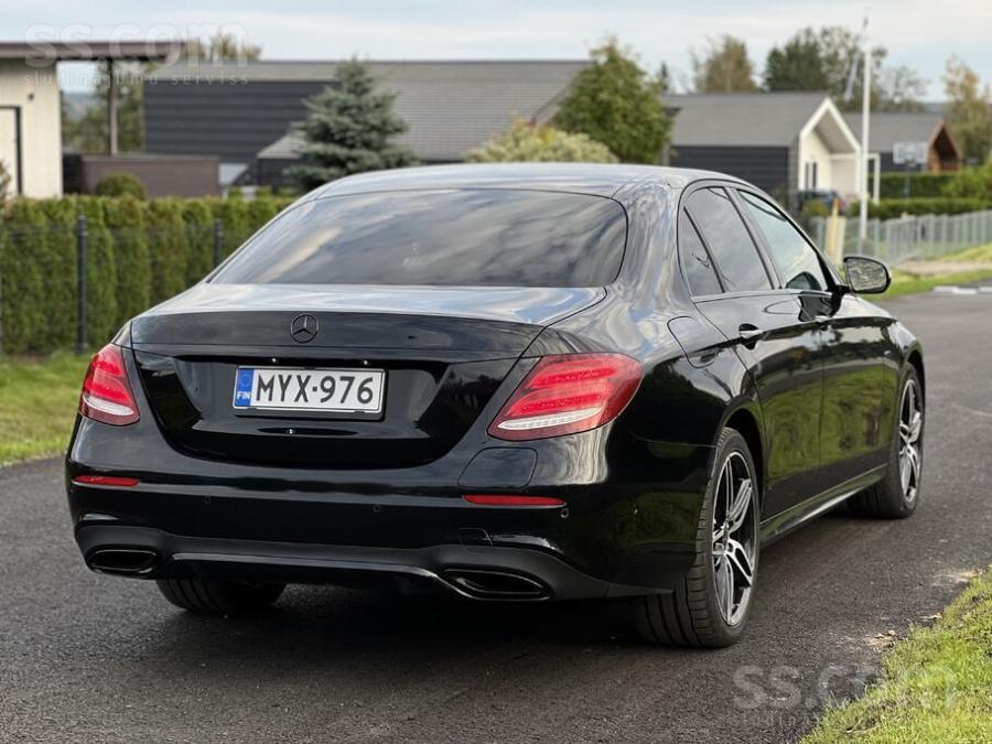 Black Mercedes-Benz E 350 2018 in Valka, with an engine capacity of 2.00 L and mileage of 169 thousand km for 18900 €, photo 4 on AUTOMOTO.COM.LV