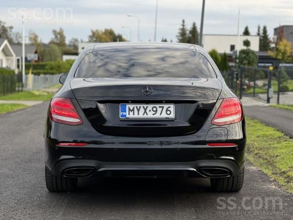 Mercedes-Benz E 350 2018 in Valka on AUTOMOTO.COM.LV Black Mercedes-Benz E 350 2018 in Valka, with an engine capacity of 2.00 L and mileage of 169 thousand km for 18900 €, photo 7 on AUTOMOTO.COM.LV