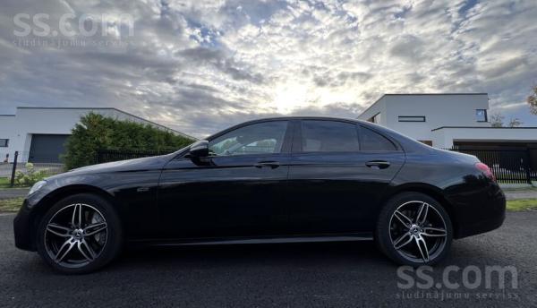 Mercedes-Benz E 350 2018 in Valka on AUTOMOTO.COM.LV Black Mercedes-Benz E 350 2018 in Valka, with an engine capacity of 2.00 L and mileage of 169 thousand km for 18900 €, photo 9 on AUTOMOTO.COM.LV