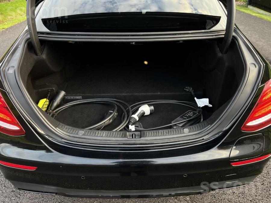 Black Mercedes-Benz E 350 2018 in Valka, with an engine capacity of 2.00 L and mileage of 169 thousand km for 18900 €, photo 22 on AUTOMOTO.COM.LV