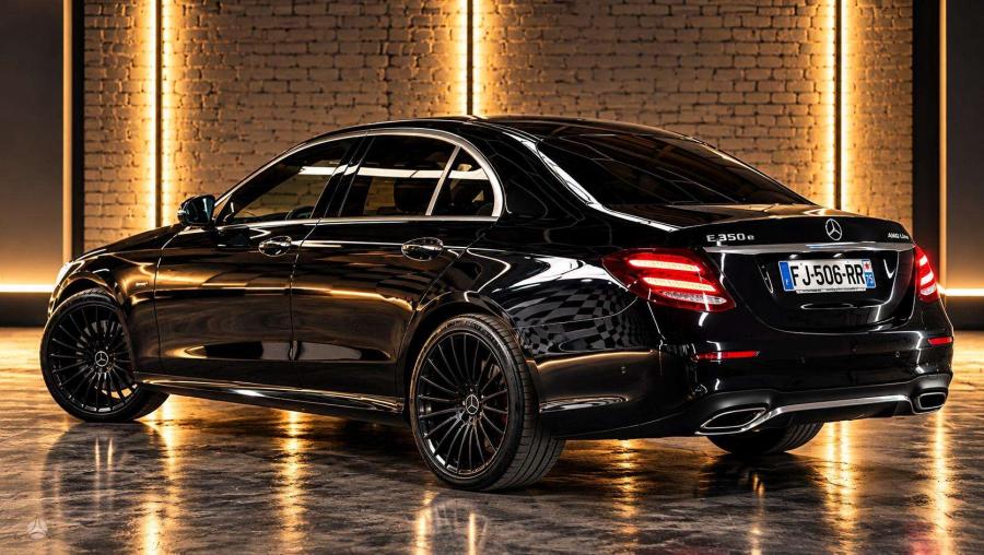 Black Mercedes-Benz E 350 2019 in Taurage, with an engine capacity of 1.99 L and mileage of 213 thousand km for 19118 €, photo 3 on AUTOMOTO.COM.LV