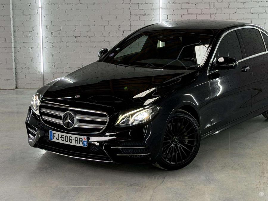 Black Mercedes-Benz E 350 2019 in Taurage, with an engine capacity of 1.99 L and mileage of 213 thousand km for 19118 €, photo 5 on AUTOMOTO.COM.LV