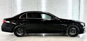 Black Mercedes-Benz E 350 2019 in Taurage, with an engine capacity of 1.99 L and mileage of 213 thousand km for 19118 €, photo 15 on AUTOMOTO.COM.LV